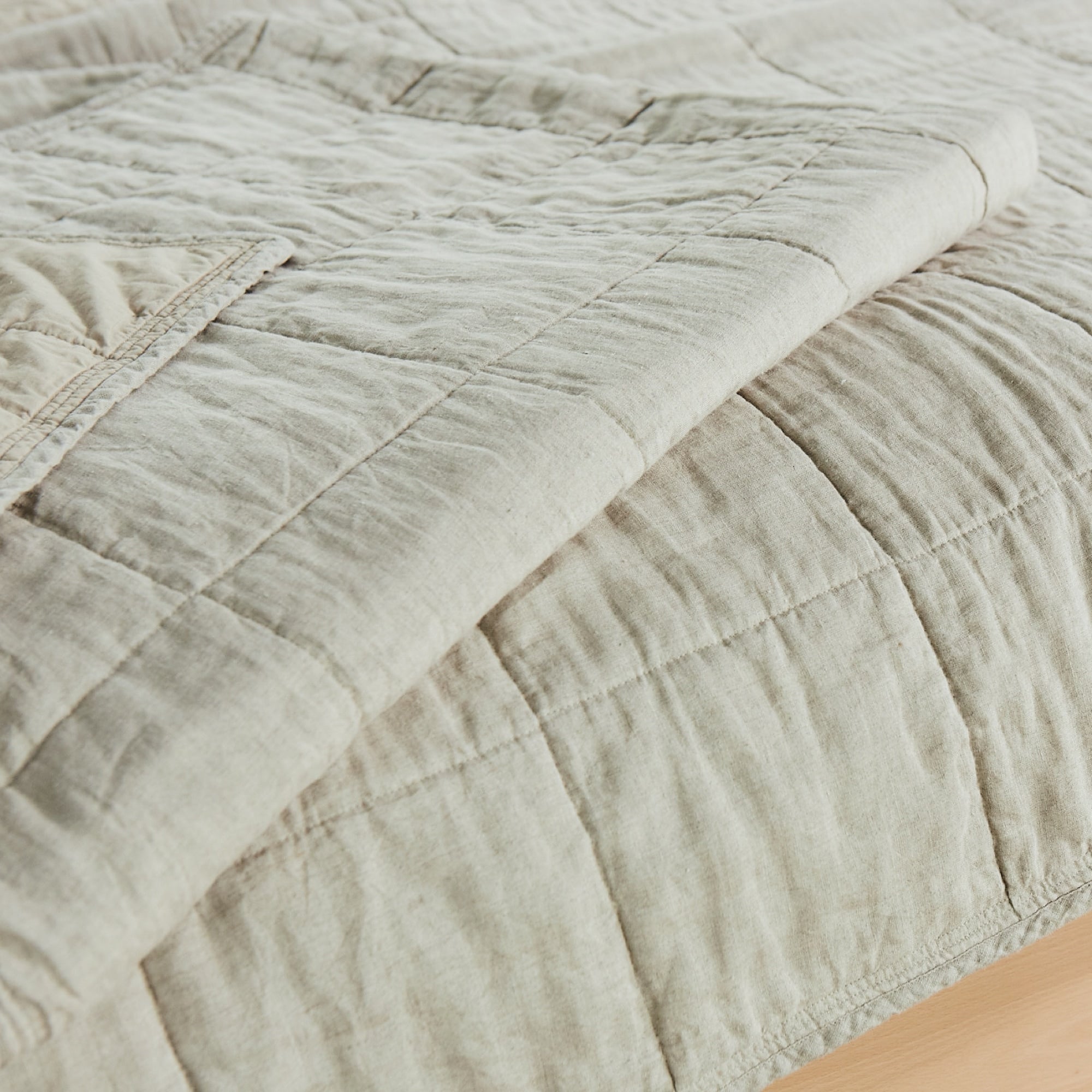 Natural Linen Quilt | Avocado Green Mattress